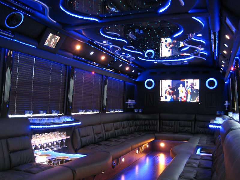 Ultimate Party Bus - FunCage