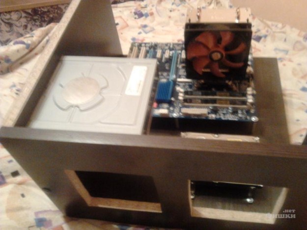 Desk's Built In Computer (20 Photos) - FunCage