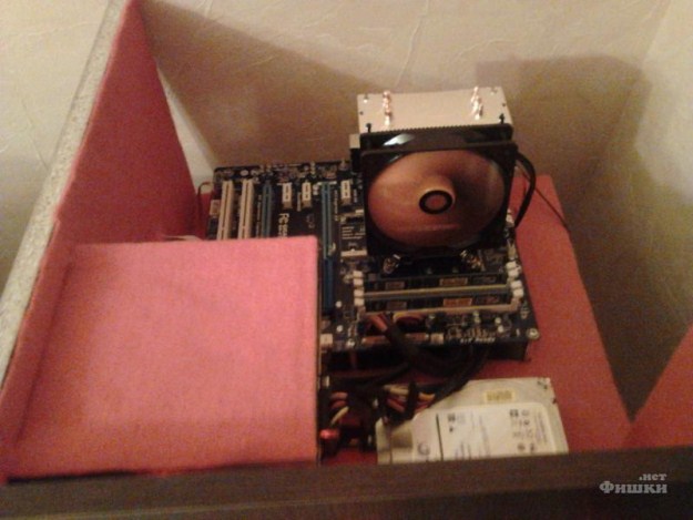 Desk's Built In Computer (20 Photos) - FunCage
