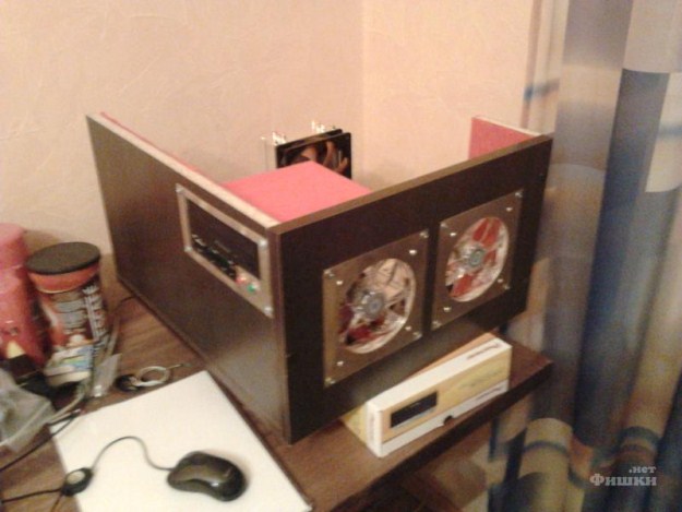 Desk's Built In Computer (20 Photos) - FunCage