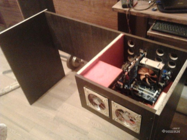 Desk's Built In Computer (20 Photos) - FunCage