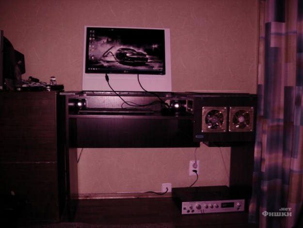 Desk's Built In Computer (20 Photos) - FunCage