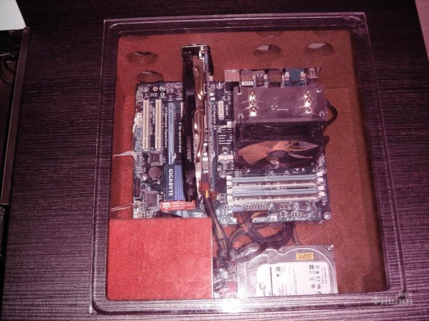 Desk's Built In Computer (20 Photos) - FunCage