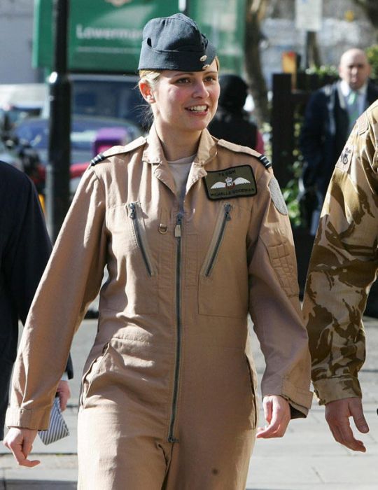 Beautiful Female Army Soldiers (20 Photos) - FunCage