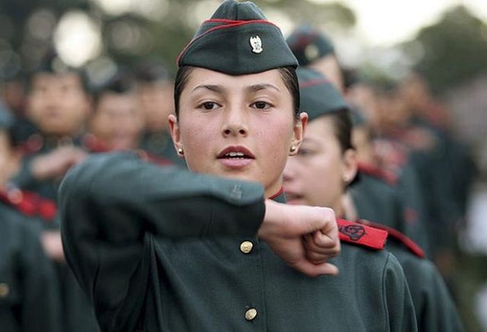 Beautiful Female Army Soldiers (20 Photos) - FunCage