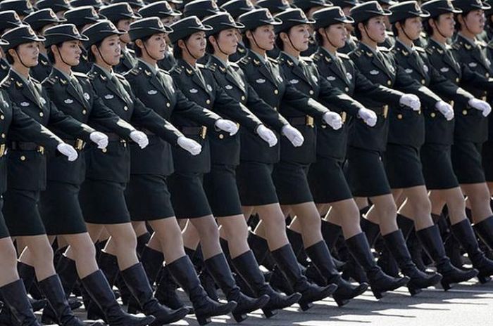 Beautiful Female Army Soldiers (20 Photos) - FunCage
