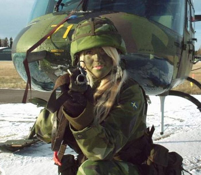 Beautiful-Female-Army-Soldiers-011 - FunCage