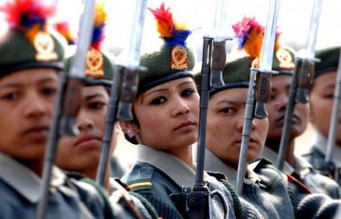Beautiful Female Army Soldiers (20 Photos) - FunCage
